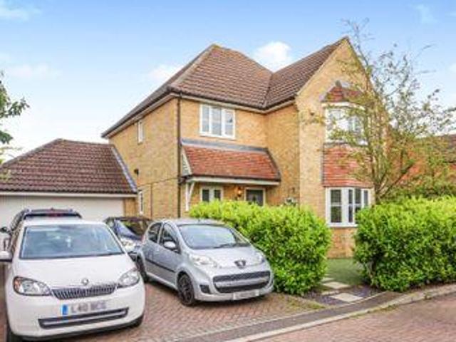 4 Bedrooms Detached house for sale in Spruce Avenue, Dunmow CM6