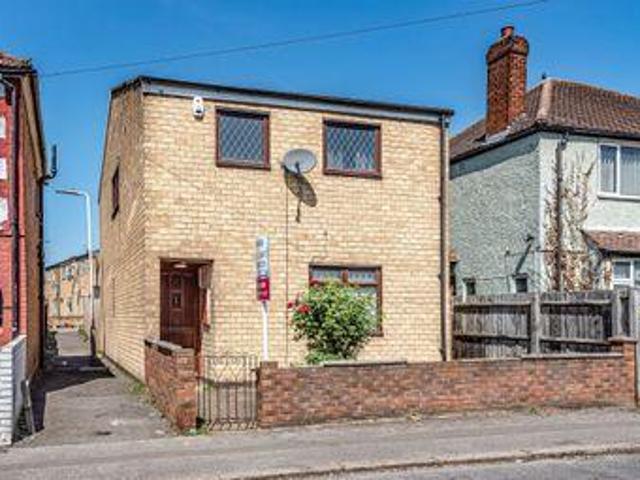 4 Bedrooms Detached house for sale in Tudor Road, Hayes UB3