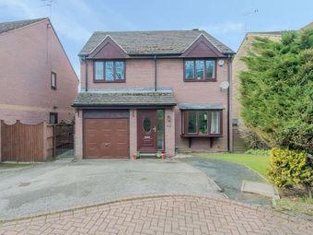 4 Bedrooms Detached house for sale in Turton Vale, Gildersome LS27