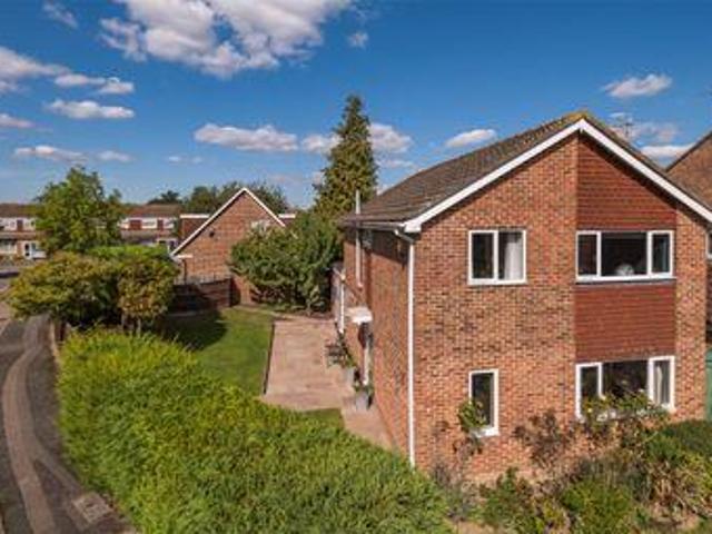 4 Bedrooms Detached house for sale in Tarham Close, Horley, Surrey RH6