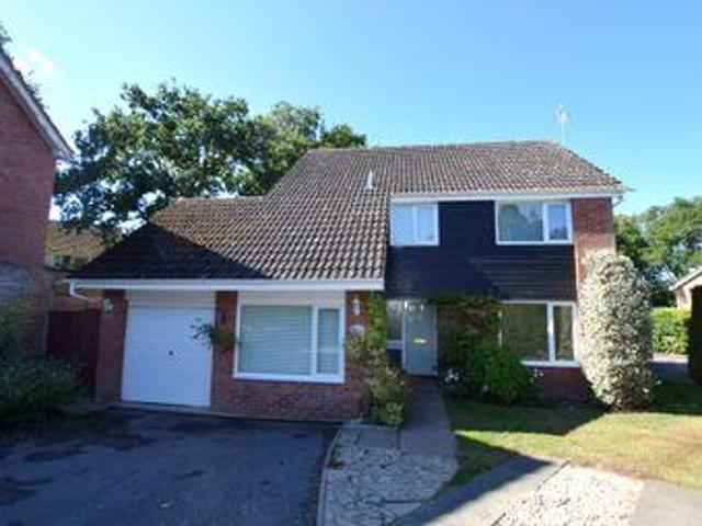 4 Bedrooms Detached house for sale in Tavistock Road, Fleet GU51