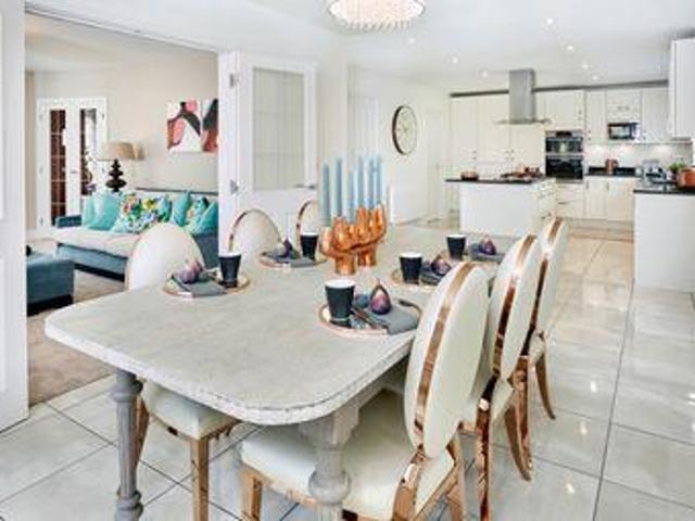 4 Bedrooms Detached house for sale in Thame Road, Buckinghamshire HP27