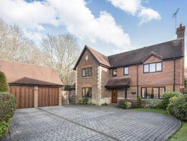4 Bedrooms Detached house for sale in The Castle, Horsham RH12