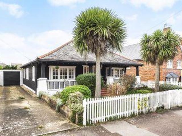 4 Bedrooms Detached house for sale in The Crescent, Maidenhead SL6