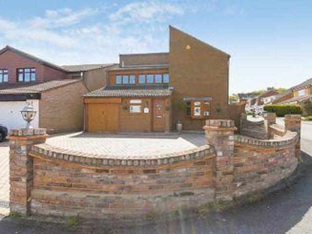 4 Bedrooms Detached house for sale in The Durdans, Langdon Hills, Basildon SS16