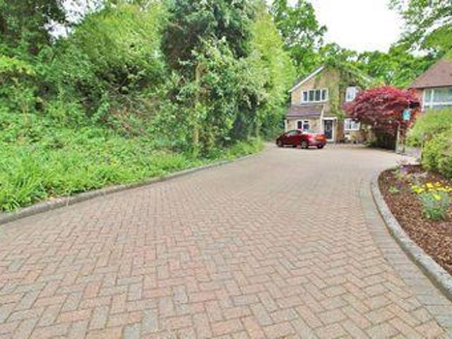 4 Bedrooms Detached house for sale in The Glen, Enfield, Middlesex EN2