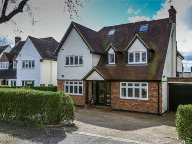 4 Bedrooms Detached house for sale in The Grove, Brookmans Park, Hatfield AL9