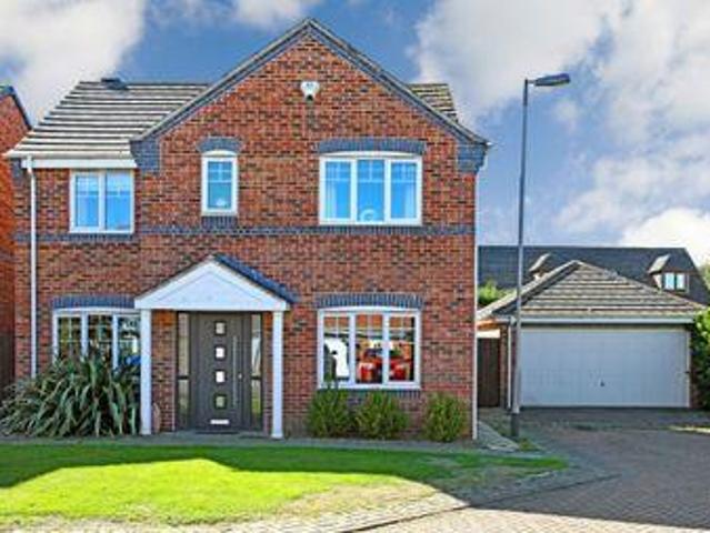 4 Bedrooms Detached house for sale in The Links, Crigglestone, Wakefield, West Yorkshire WF4