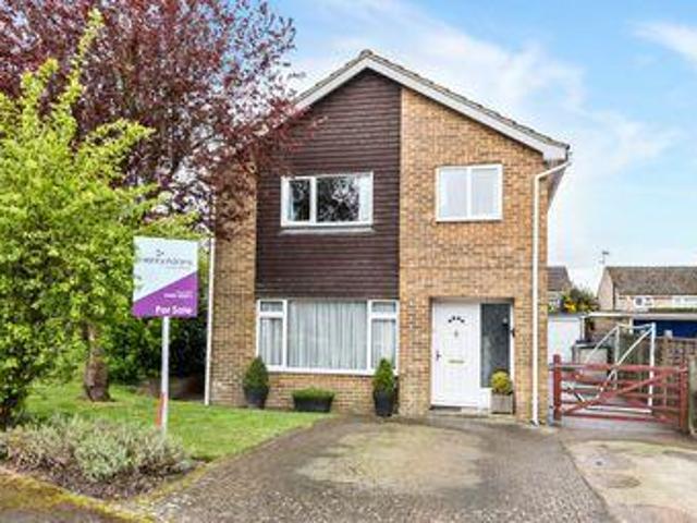 4 Bedrooms Detached house for sale in The Pines, Horsham RH12