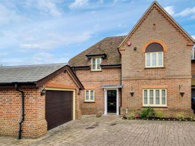 4 Bedrooms Detached house for sale in The Ridgeway, Enfield EN2