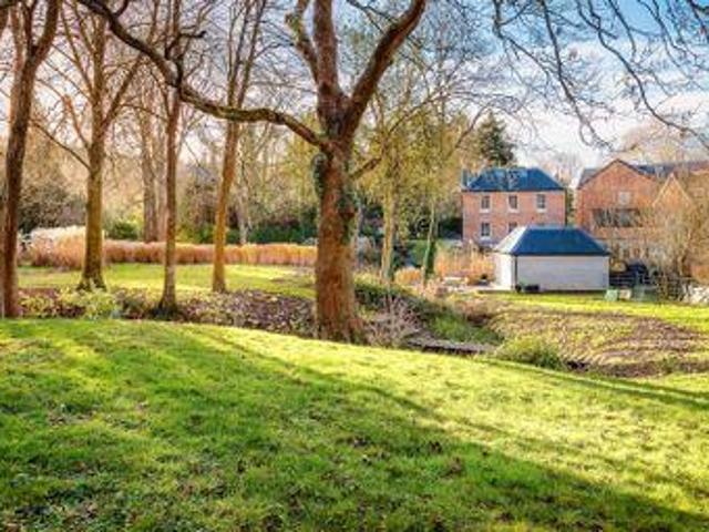 4 Bedrooms Detached house for sale in The Street, Albury, Guildford GU5