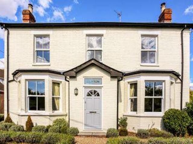 4 Bedrooms Detached house for sale in The Street, Mortimer RG7