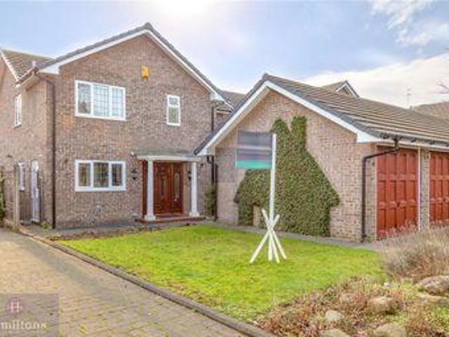4 Bedrooms Detached house for sale in Thorneycroft, Leigh WN7