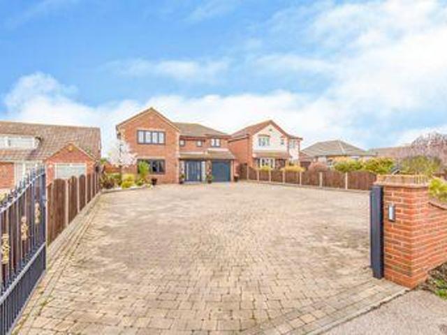 4 Bedrooms Detached house for sale in Thorpe Road, Clacton On Sea CO15