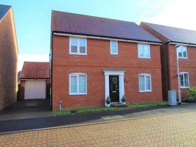 4 Bedrooms Detached house for sale in Three Mile Cross, Reading RG7