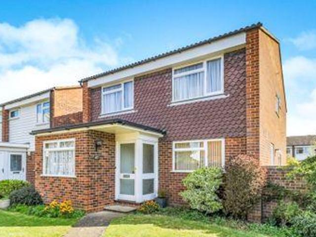 4 Bedrooms Detached house for sale in Thrupps Lane, Walton On Thames KT12