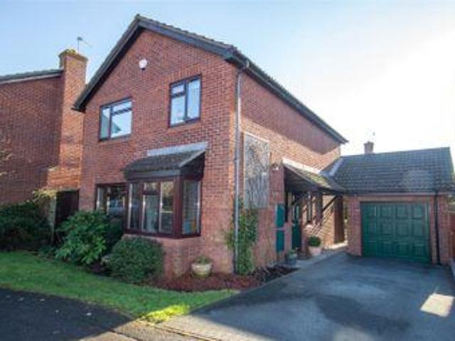 4 Bedrooms Detached house for sale in Touchstone Avenue, Stoke Gifford, Bristol BS34