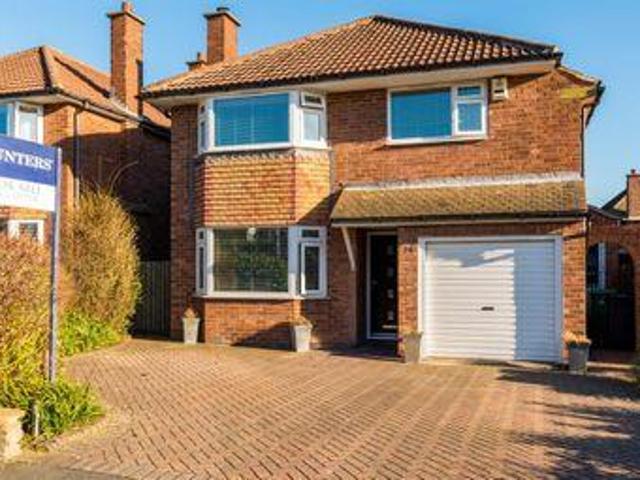 4 Bedrooms Detached house for sale in Tredgold Crescent, Bramhope LS16