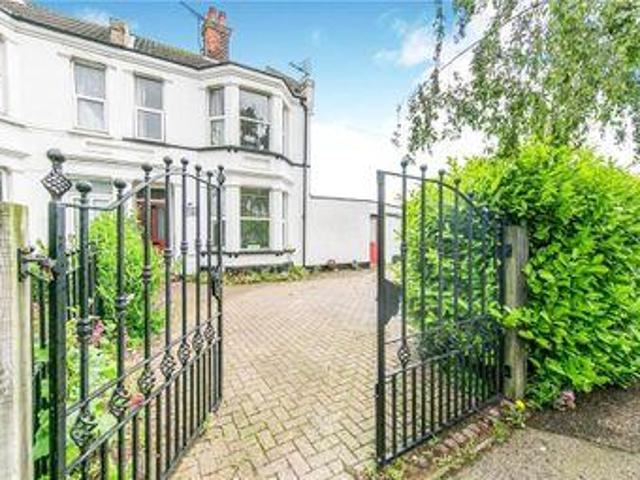 4 Bedrooms Detached house for sale in Vista Road, Clacton On Sea, Essex CO15