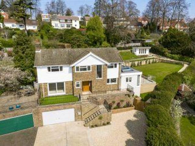 4 Bedrooms Detached house for sale in Wychelm Rise, Guildford GU1