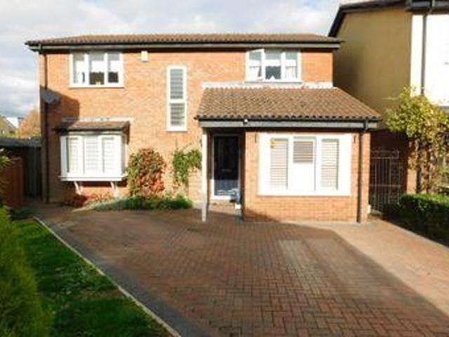 4 Bedrooms Detached house for sale in Walnut Close, Stotfold, Hitchin SG5