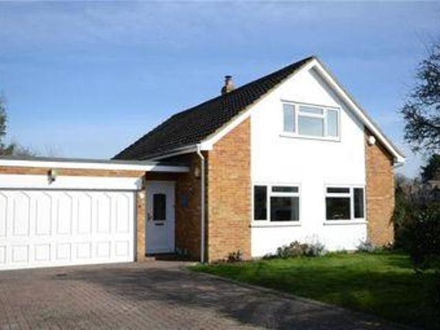 4 Bedrooms Detached house for sale in Walter Road, Wokingham, Berkshire. RG41