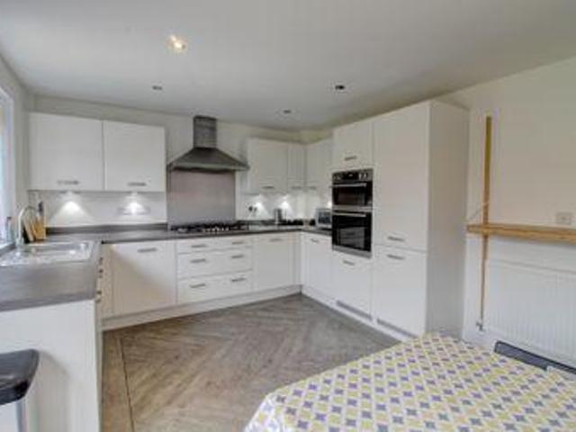 4 Bedrooms Detached house for sale in Walton Heath Close, Stanford Le Hope SS17