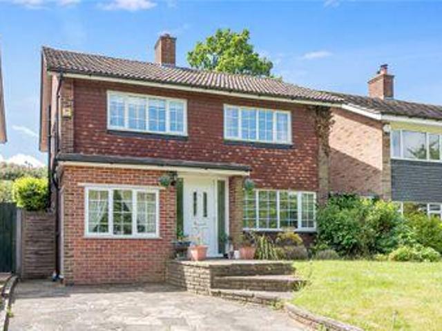 4 Bedrooms Detached house for sale in Warren Road, Orpington BR6