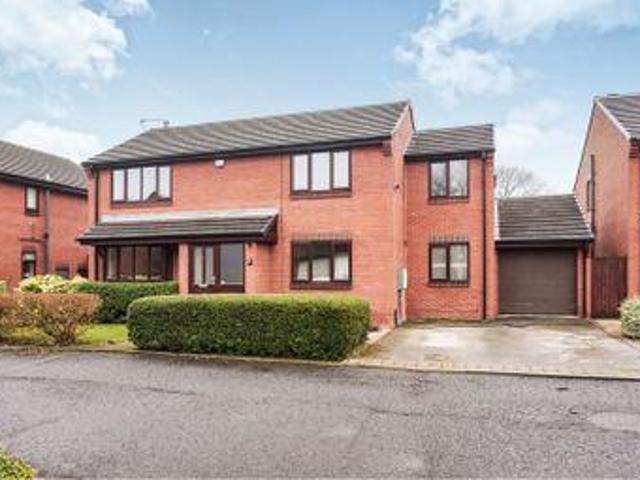 4 Bedrooms Detached house for sale in Wayland Court, Leeds LS16