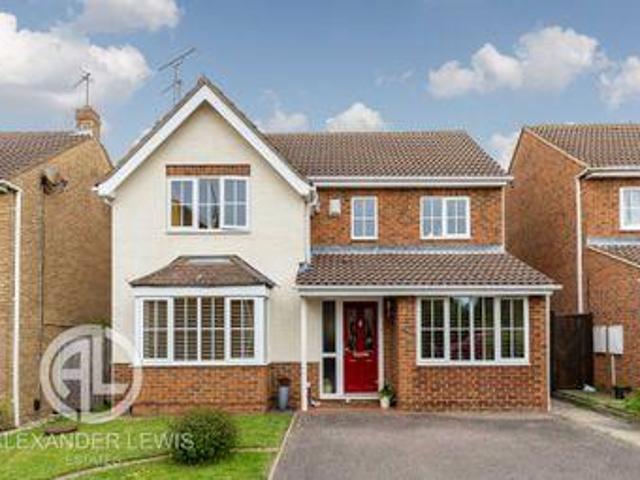 4 Bedrooms Detached house for sale in Webb Close, Letchworth Garden City SG6