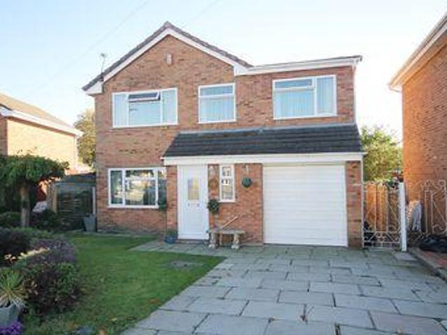 4 Bedrooms Detached house for sale in Wessex Close, Woolston, Warrington WA1