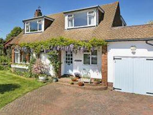 4 Bedrooms Detached house for sale in Wheatfield Way, Cranbrook, Kent TN17