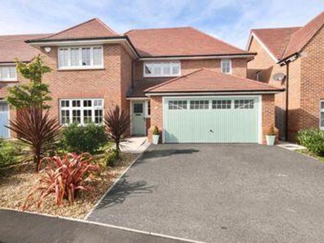 4 Bedrooms Detached house for sale in White Court, Penymynydd, Chester CH4