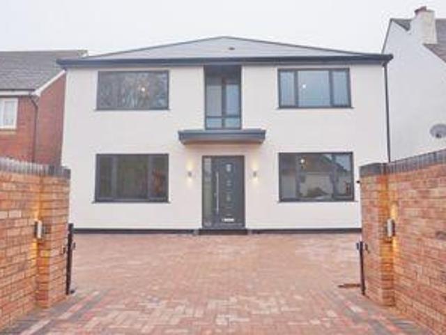 4 Bedrooms Detached house for sale in Whitehouse Common Road, Sutton Coldfield B75