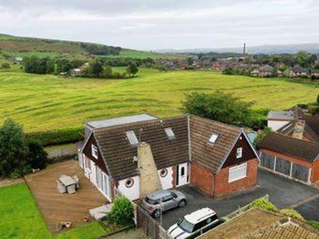 4 Bedrooms Detached house for sale in Whitfield Crescent, Newhey, Rochdale OL16