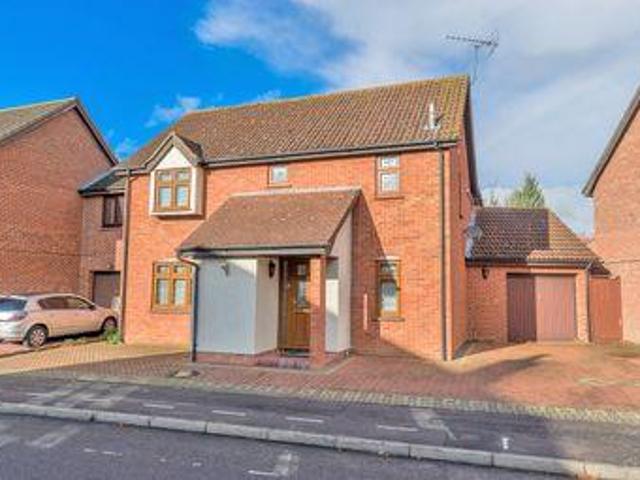 4 Bedrooms Detached house for sale in Wickets Way, Ilford, Essex IG6