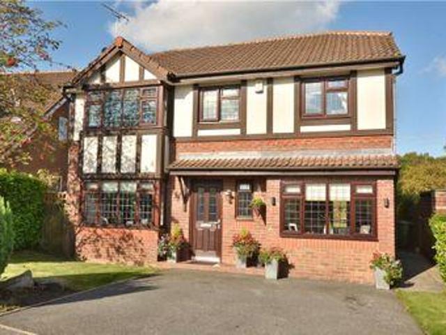 4 Bedrooms Detached house for sale in Wike Ridge Avenue, Alwoodley, Leeds LS17
