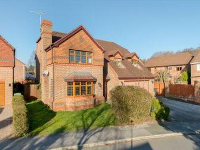 4 Bedrooms Detached house for sale in Wike Ridge Avenue, Leeds, West Yorkshire LS17