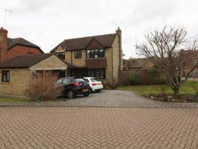 4 Bedrooms Detached house for sale in Wike Ridge Grove, Leeds LS17