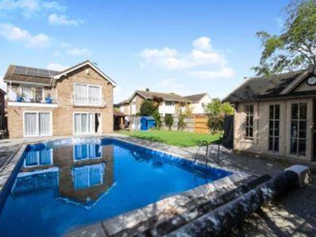 4 Bedrooms Detached house for sale in Willingale Way, Southend On Sea SS1