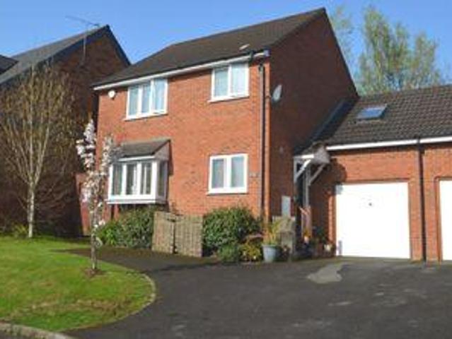 4 Bedrooms Detached house for sale in Windrush Drive, High Wycombe HP13