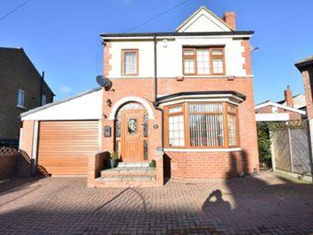 4 Bedrooms Detached house for sale in Windsor Mount, Whitkirk, Leeds LS15