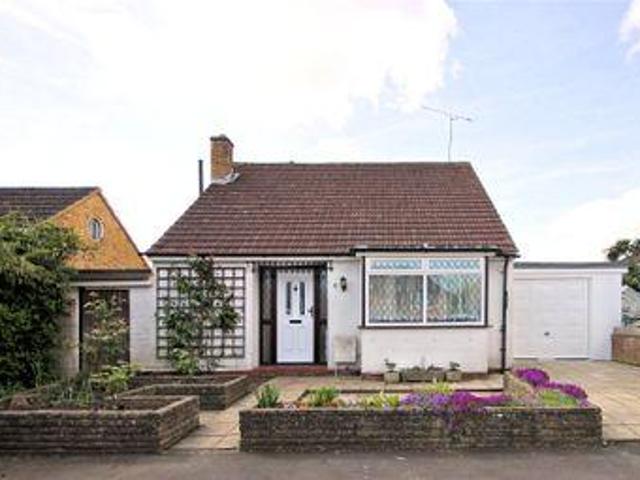 4 Bedrooms Detached house for sale in Woking, Surrey GU21