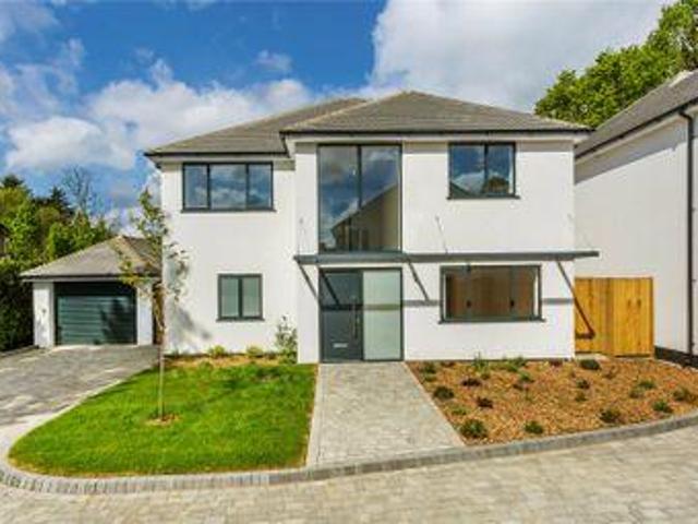 4 Bedrooms Detached house for sale in Woking, Surrey GU22
