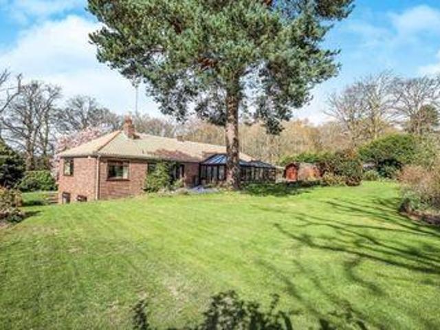4 Bedrooms Detached house for sale in Woking, Surrey. GU22