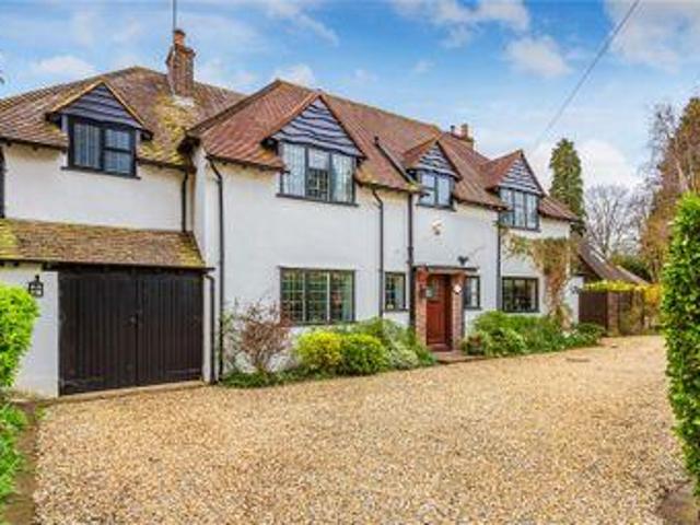4 Bedrooms Detached house for sale in Woking, Surrey GU22
