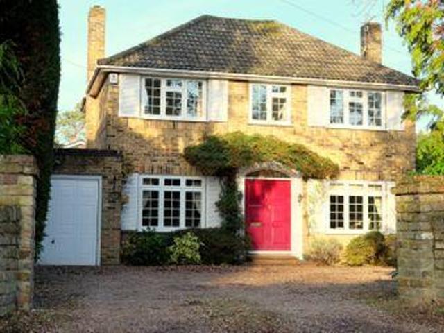 4 Bedrooms Detached house for sale in Wood Lane, Fleet GU51