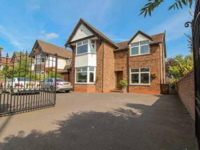 4 Bedrooms Detached house for sale in Woodford Road, Woodford, Stockport SK7