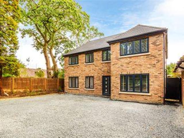 4 Bedrooms Detached house for sale in Woodham, Woking, Surrey GU21