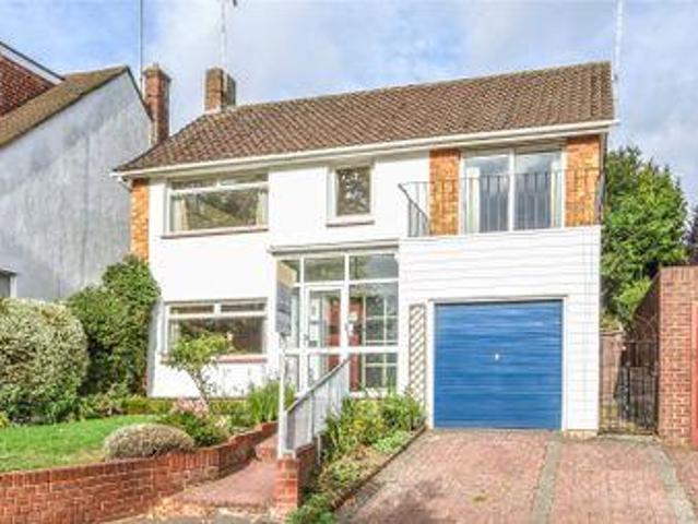4 Bedrooms Detached house for sale in Woodhead Drive, Orpington BR6